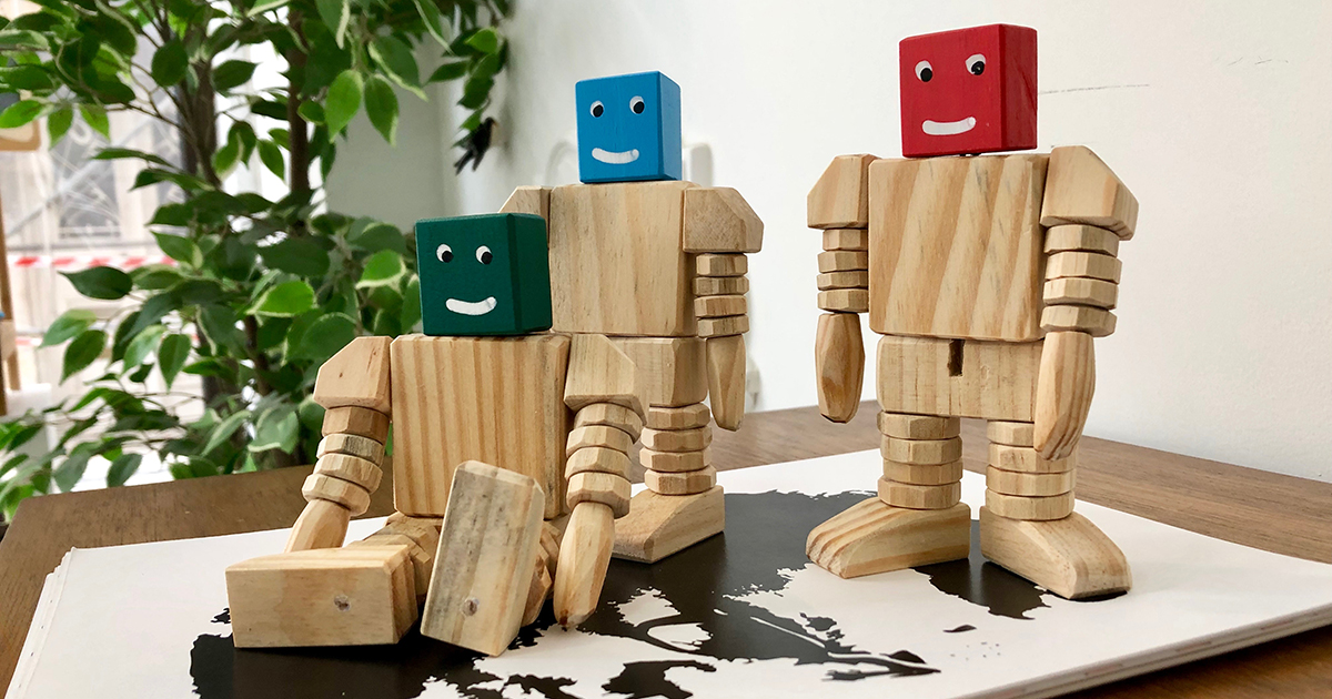 Robot Asimov ( brinquedo de Madeira ) - alojadozeca.com