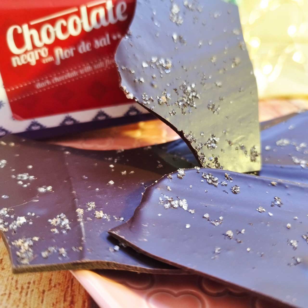 lascas de chocolate negro com flor de sal